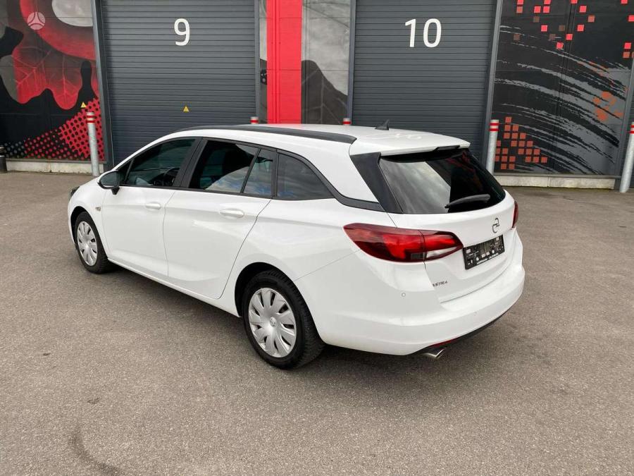 White Opel Astra 2016 in Kaunas, with an engine capacity of 1.60 L and mileage of 220 thousand km for 5499 €, photo 8 on AUTOMOTO.COM.LV