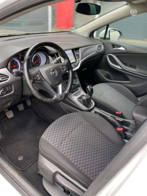 White Opel Astra 2016 in Kaunas, with an engine capacity of 1.60 L and mileage of 220 thousand km for 5499 €, photo 10 on AUTOMOTO.COM.LV