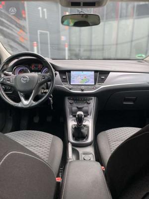 White Opel Astra 2016 in Kaunas, with an engine capacity of 1.60 L and mileage of 220 thousand km for 5499 €, photo 11 on AUTOMOTO.COM.LV