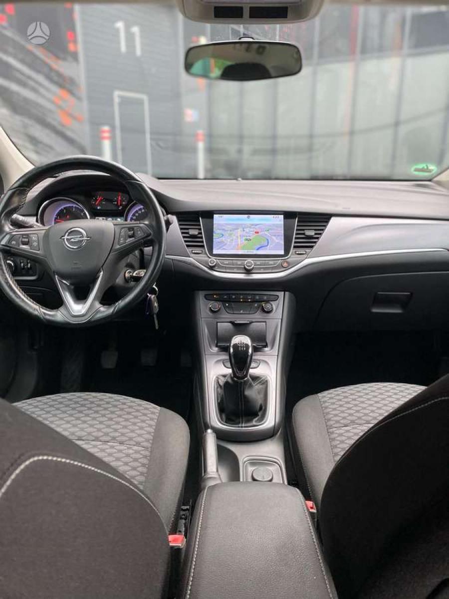 White Opel Astra 2016 in Kaunas, with an engine capacity of 1.60 L and mileage of 220 thousand km for 5499 €, photo 11 on AUTOMOTO.COM.LV