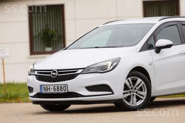 White Opel Astra 2017 in Jelgava, with an engine capacity of 1.60 L and mileage of 212 thousand km for 7999 €, photo 3 on AUTOMOTO.COM.LV