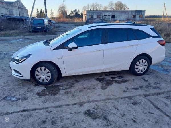 White Opel Astra 2017 in Kupiskis, with an engine capacity of 1.60 L and mileage of 194 thousand km for 4950 €, photo 1 on AUTOMOTO.COM.LV