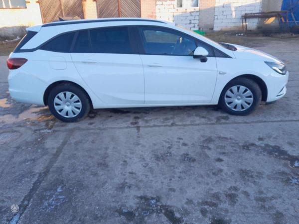 White Opel Astra 2017 in Kupiskis, with an engine capacity of 1.60 L and mileage of 194 thousand km for 4950 €, photo 2 on AUTOMOTO.COM.LV