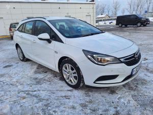 White Opel Astra 2017 in Kelme, with an engine capacity of 1.60 L and mileage of 202 thousand km for 4950 €, photo 4 on AUTOMOTO.COM.LV