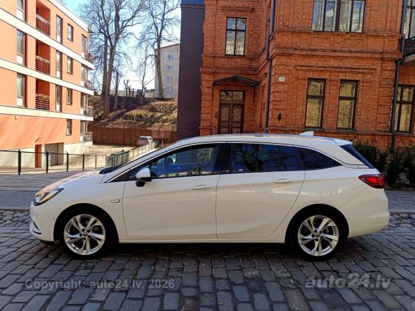 White Opel Astra 2017 in Tartu, with an engine capacity of 1.60 L and mileage of 267 thousand km for 7399 €, photo 5 on AUTOMOTO.COM.LV
