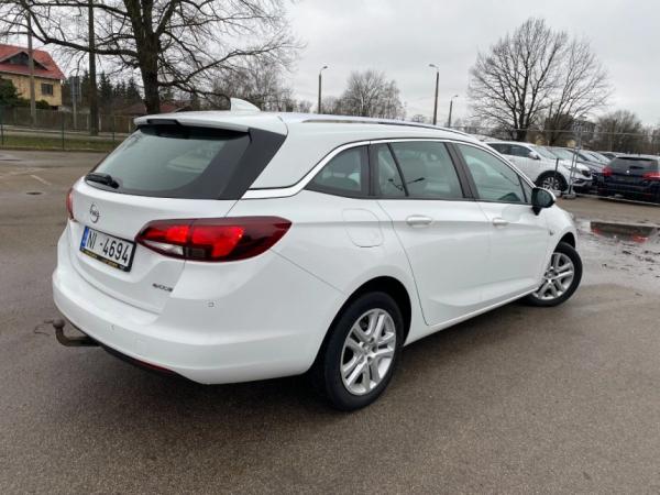 White Opel Astra 2017 in Riga, with an engine capacity of 1.60 L and mileage of 172 thousand km for 7950 €, photo 4 on AUTOMOTO.COM.LV