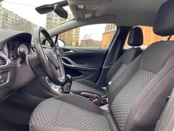 White Opel Astra 2017 in Riga, with an engine capacity of 1.60 L and mileage of 172 thousand km for 7950 €, photo 7 on AUTOMOTO.COM.LV