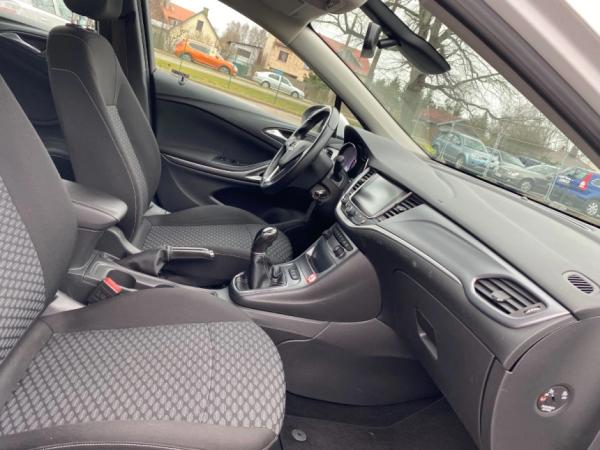 White Opel Astra 2017 in Riga, with an engine capacity of 1.60 L and mileage of 172 thousand km for 7950 €, photo 8 on AUTOMOTO.COM.LV