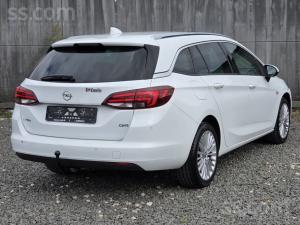 White Opel Astra 2017 in Riga, with an engine capacity of 1.60 L and mileage of 172 thousand km for 5790 €, photo 7 on AUTOMOTO.COM.LV
