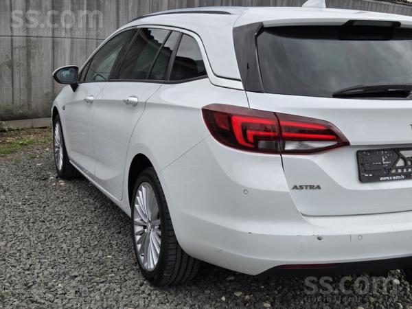 White Opel Astra 2017 in Riga, with an engine capacity of 1.60 L and mileage of 172 thousand km for 5790 €, photo 9 on AUTOMOTO.COM.LV
