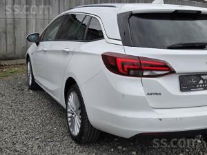 White Opel Astra 2017 in Riga, with an engine capacity of 1.60 L and mileage of 172 thousand km for 5790 €, photo 9 on AUTOMOTO.COM.LV