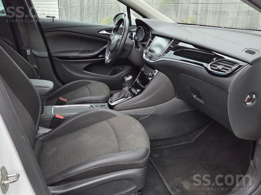 White Opel Astra 2017 in Riga, with an engine capacity of 1.60 L and mileage of 172 thousand km for 5790 €, photo 11 on AUTOMOTO.COM.LV