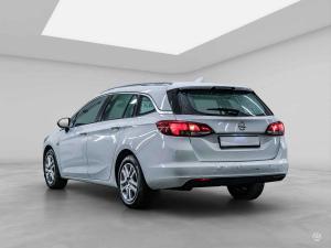 White Opel Astra 2017 in Kaunas, with an engine capacity of 1.60 L and mileage of 208 thousand km for 5700 €, photo 3 on AUTOMOTO.COM.LV