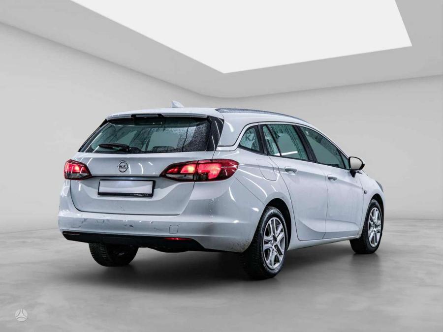 White Opel Astra 2017 in Kaunas, with an engine capacity of 1.60 L and mileage of 208 thousand km for 5700 €, photo 4 on AUTOMOTO.COM.LV