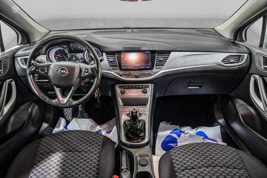 White Opel Astra 2017 in Kaunas, with an engine capacity of 1.60 L and mileage of 208 thousand km for 5700 €, photo 6 on AUTOMOTO.COM.LV