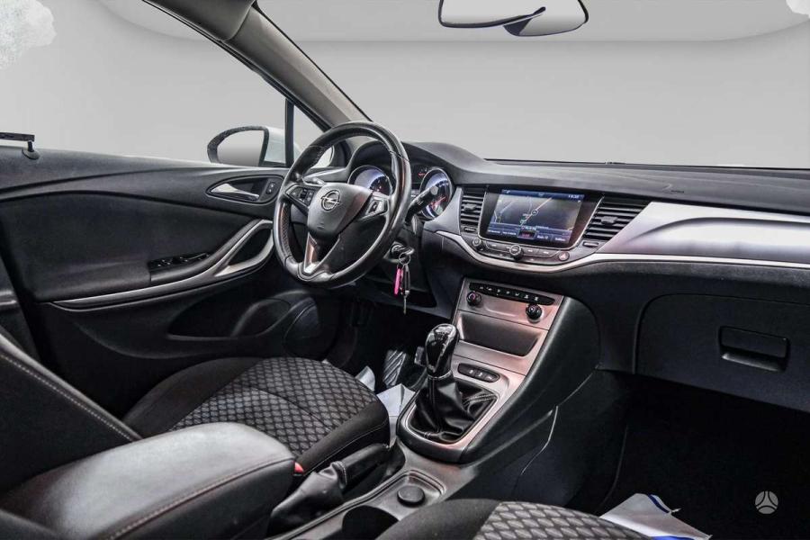 White Opel Astra 2017 in Kaunas, with an engine capacity of 1.60 L and mileage of 208 thousand km for 5700 €, photo 12 on AUTOMOTO.COM.LV