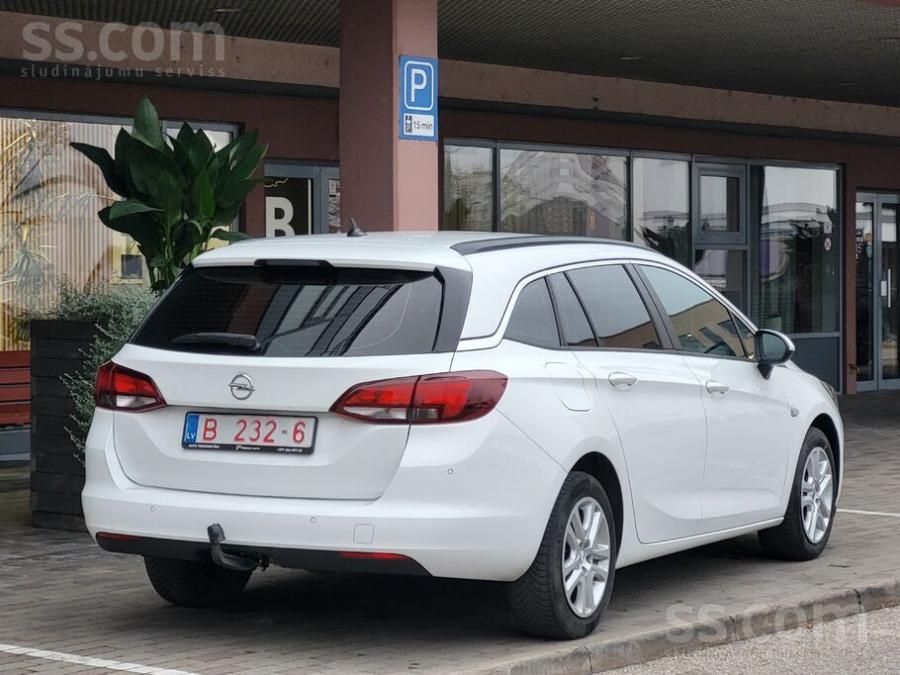 White Opel Astra 2018 in Jelgava, with an engine capacity of 1.60 L and mileage of 194 thousand km for 6590 €, photo 2 on AUTOMOTO.COM.LV