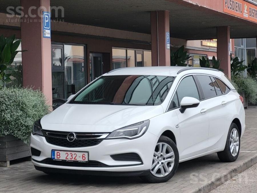 White Opel Astra 2018 in Jelgava, with an engine capacity of 1.60 L and mileage of 194 thousand km for 6590 €, photo 4 on AUTOMOTO.COM.LV