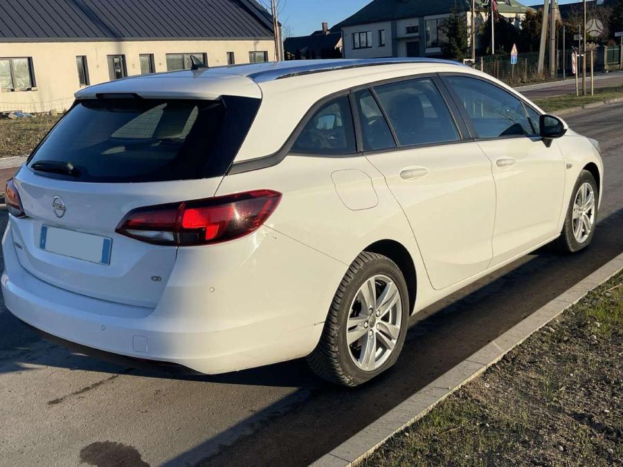 White Opel Astra 2018 in Taurage, with an engine capacity of 1.60 L and mileage of 289 thousand km for 4200 €, photo 7 on AUTOMOTO.COM.LV