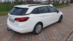White Opel Astra 2018 in Silute, with an engine capacity of 1.60 L and mileage of 168 thousand km for 6600 €, photo 7 on AUTOMOTO.COM.LV