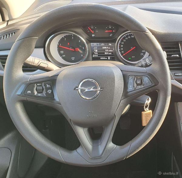 White Opel Astra 2018 in Silute, with an engine capacity of 1.60 L and mileage of 168 thousand km for 6600 €, photo 11 on AUTOMOTO.COM.LV