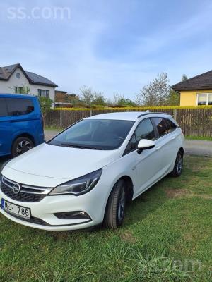 White Opel Astra 2018 in Riga, with an engine capacity of 1.60 L and mileage of 242 thousand km for 4999 €, photo 3 on AUTOMOTO.COM.LV