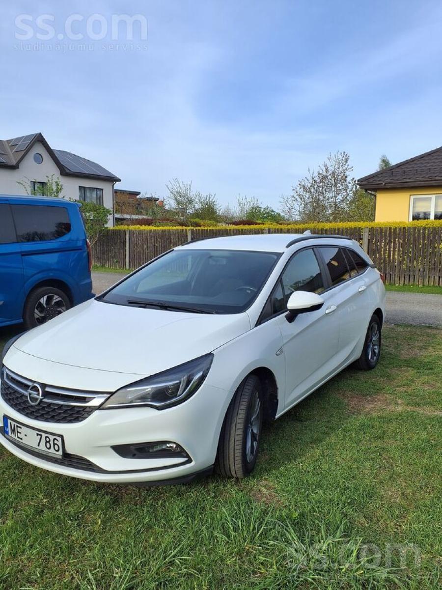 White Opel Astra 2018 in Riga, with an engine capacity of 1.60 L and mileage of 242 thousand km for 4999 €, photo 3 on AUTOMOTO.COM.LV