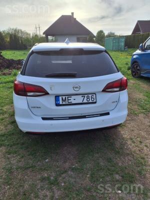 White Opel Astra 2018 in Riga, with an engine capacity of 1.60 L and mileage of 242 thousand km for 4999 €, photo 5 on AUTOMOTO.COM.LV