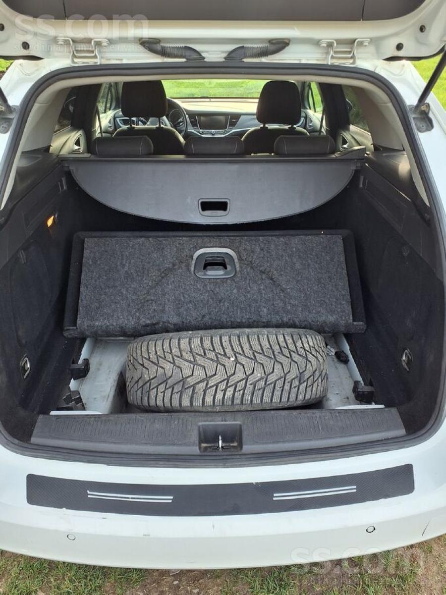 White Opel Astra 2018 in Riga, with an engine capacity of 1.60 L and mileage of 242 thousand km for 4999 €, photo 7 on AUTOMOTO.COM.LV
