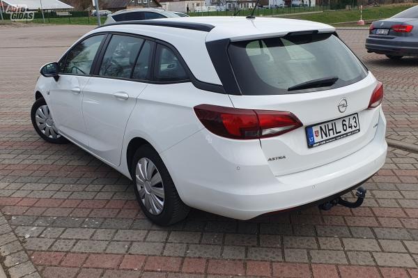 White Opel Astra 2018 in Silute, with an engine capacity of 1.60 L and mileage of 172 thousand km for 6300 €, photo 5 on AUTOMOTO.COM.LV