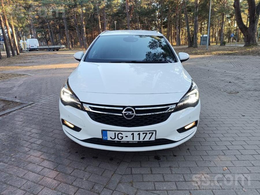 White Opel Astra 2018 in Limbazi, with an engine capacity of 1.60 L and mileage of 250 thousand km for 6600 €, photo 1 on AUTOMOTO.COM.LV
