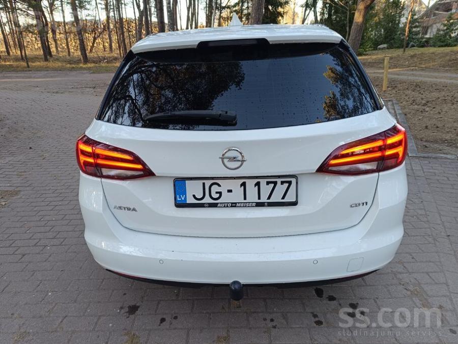 White Opel Astra 2018 in Limbazi, with an engine capacity of 1.60 L and mileage of 250 thousand km for 6600 €, photo 7 on AUTOMOTO.COM.LV