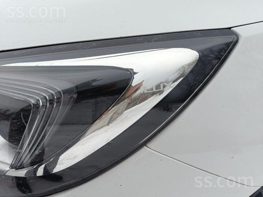 White Opel Astra 2018 in Limbazi, with an engine capacity of 1.60 L and mileage of 250 thousand km for 6600 €, photo 9 on AUTOMOTO.COM.LV