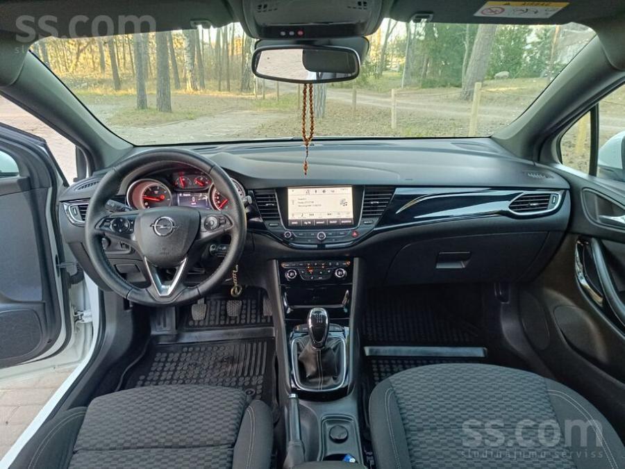 White Opel Astra 2018 in Limbazi, with an engine capacity of 1.60 L and mileage of 250 thousand km for 6600 €, photo 10 on AUTOMOTO.COM.LV