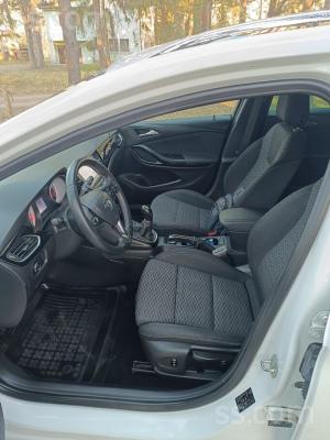 White Opel Astra 2018 in Limbazi, with an engine capacity of 1.60 L and mileage of 250 thousand km for 6600 €, photo 12 on AUTOMOTO.COM.LV