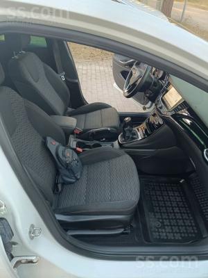 White Opel Astra 2018 in Limbazi, with an engine capacity of 1.60 L and mileage of 250 thousand km for 6600 €, photo 13 on AUTOMOTO.COM.LV
