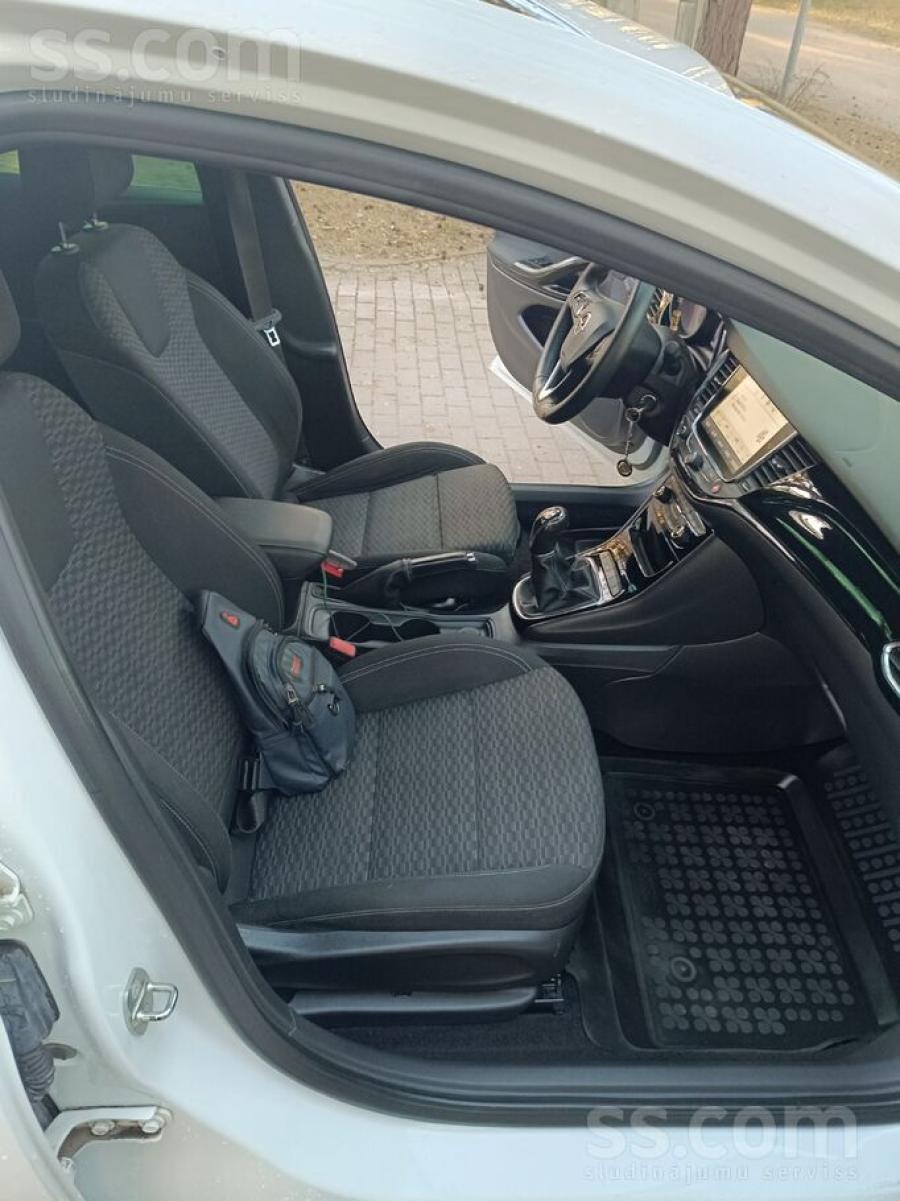 White Opel Astra 2018 in Limbazi, with an engine capacity of 1.60 L and mileage of 250 thousand km for 6600 €, photo 13 on AUTOMOTO.COM.LV