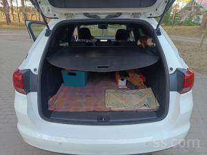 White Opel Astra 2018 in Limbazi, with an engine capacity of 1.60 L and mileage of 250 thousand km for 6600 €, photo 17 on AUTOMOTO.COM.LV