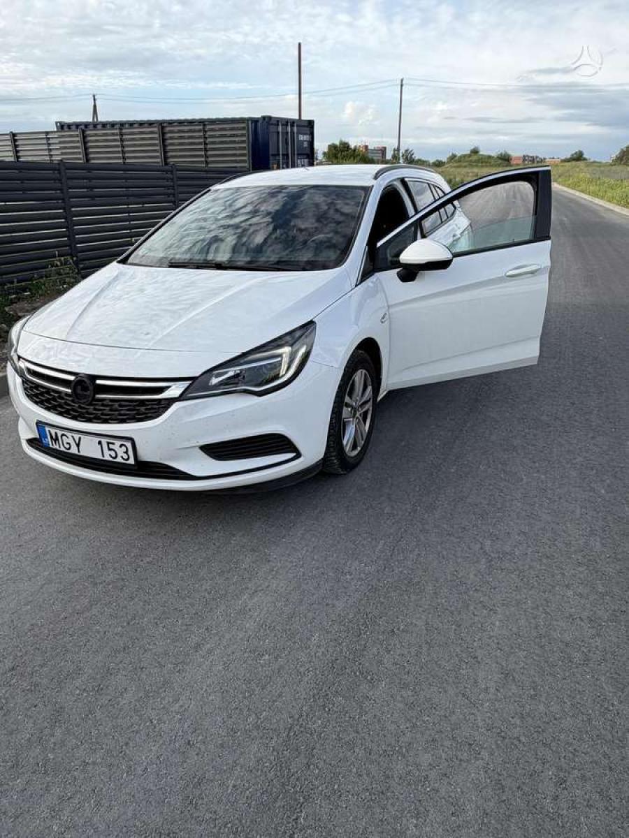 White Opel Astra 2018 in Siauliai, with an engine capacity of 1.60 L and mileage of 230 thousand km for 6550 €, photo 1 on AUTOMOTO.COM.LV