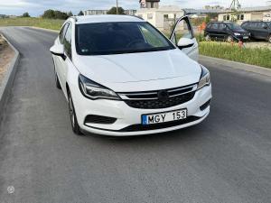 White Opel Astra 2018 in Siauliai, with an engine capacity of 1.60 L and mileage of 230 thousand km for 6550 €, photo 3 on AUTOMOTO.COM.LV