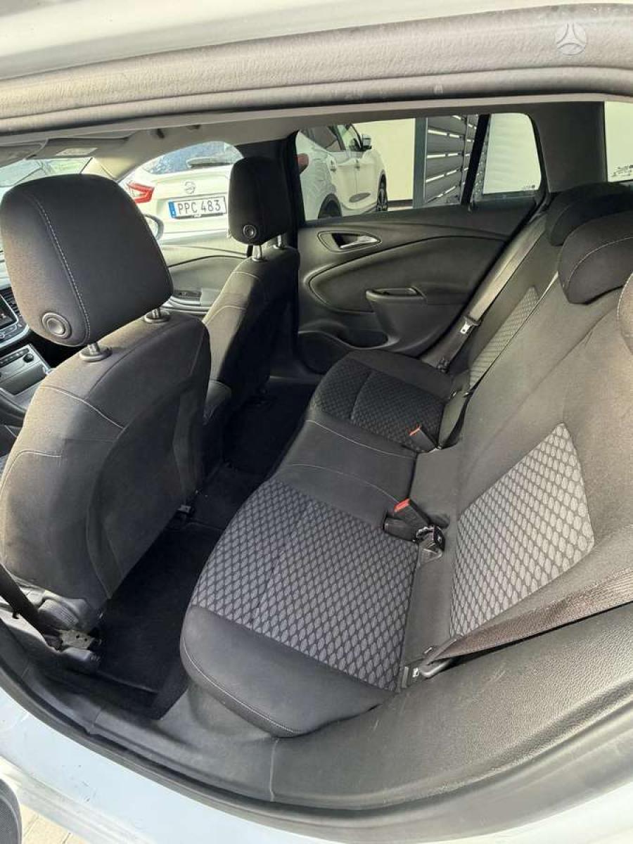 White Opel Astra 2018 in Siauliai, with an engine capacity of 1.60 L and mileage of 230 thousand km for 6550 €, photo 8 on AUTOMOTO.COM.LV