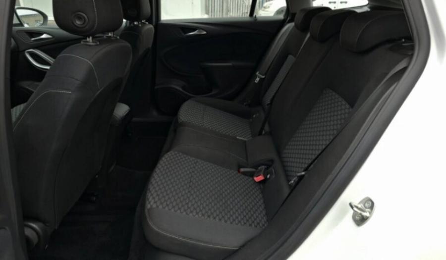 Balts Opel Astra 2018 Rīga, ar dzinēja tilpumu 1.60 L un nobraukumu 176 tūkst. km par 7990 €, foto 1 vietnē AUTOMOTO.COM.LV