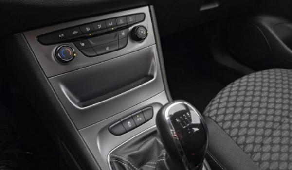 Balts Opel Astra 2018 Rīga, ar dzinēja tilpumu 1.60 L un nobraukumu 176 tūkst. km par 7990 €, foto 3 vietnē AUTOMOTO.COM.LV