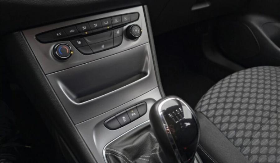 Balts Opel Astra 2018 Rīga, ar dzinēja tilpumu 1.60 L un nobraukumu 176 tūkst. km par 7990 €, foto 4 vietnē AUTOMOTO.COM.LV