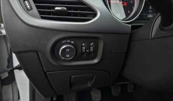 Balts Opel Astra 2018 Rīga, ar dzinēja tilpumu 1.60 L un nobraukumu 176 tūkst. km par 7990 €, foto 10 vietnē AUTOMOTO.COM.LV