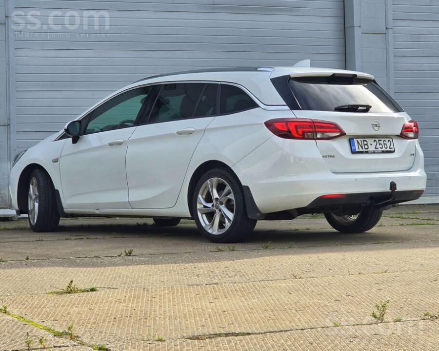 White Opel Astra 2018 in Riga, with an engine capacity of 1.60 L and mileage of 254 thousand km for 6600 €, photo 5 on AUTOMOTO.COM.LV