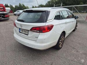 White Opel Astra 2018 in Panevezys, with an engine capacity of 1.60 L and mileage of 300 thousand km for 4590 €, photo 3 on AUTOMOTO.COM.LV