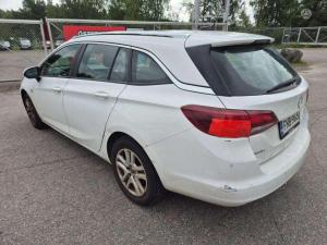 White Opel Astra 2018 in Panevezys, with an engine capacity of 1.60 L and mileage of 300 thousand km for 4590 €, photo 4 on AUTOMOTO.COM.LV