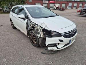 White Opel Astra 2018 in Panevezys, with an engine capacity of 1.60 L and mileage of 300 thousand km for 4590 €, photo 5 on AUTOMOTO.COM.LV