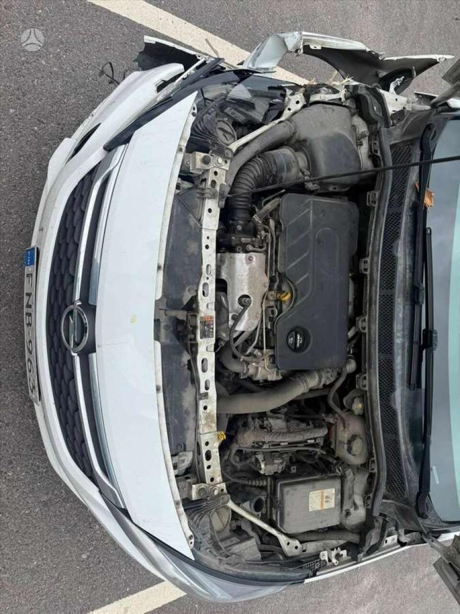 White Opel Astra 2018 in Panevezys, with an engine capacity of 1.60 L and mileage of 300 thousand km for 4590 €, photo 7 on AUTOMOTO.COM.LV